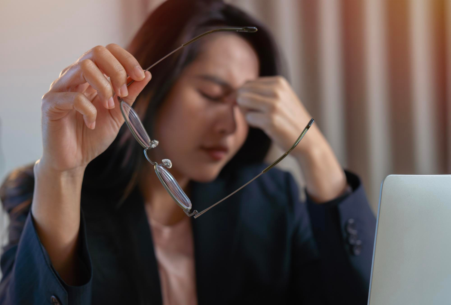 What is an Ocular Migraine? | Headache TMJ - Los Angeles Pain Clinic