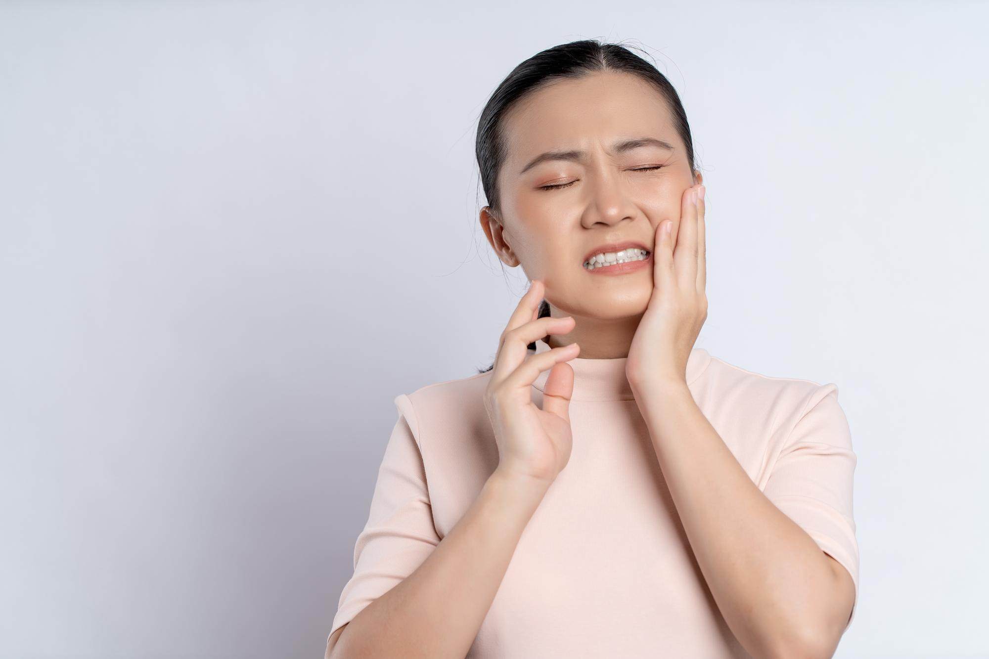 TMJ Disorders: Symptoms, Causes and Treatment